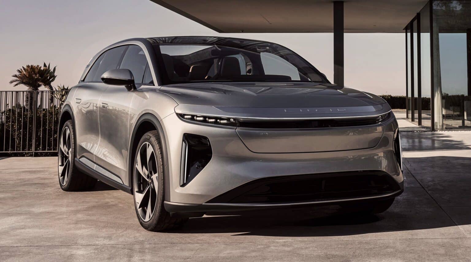 Lucid Gravity SUV Stumbles With Just 5 US Registrations In April ...