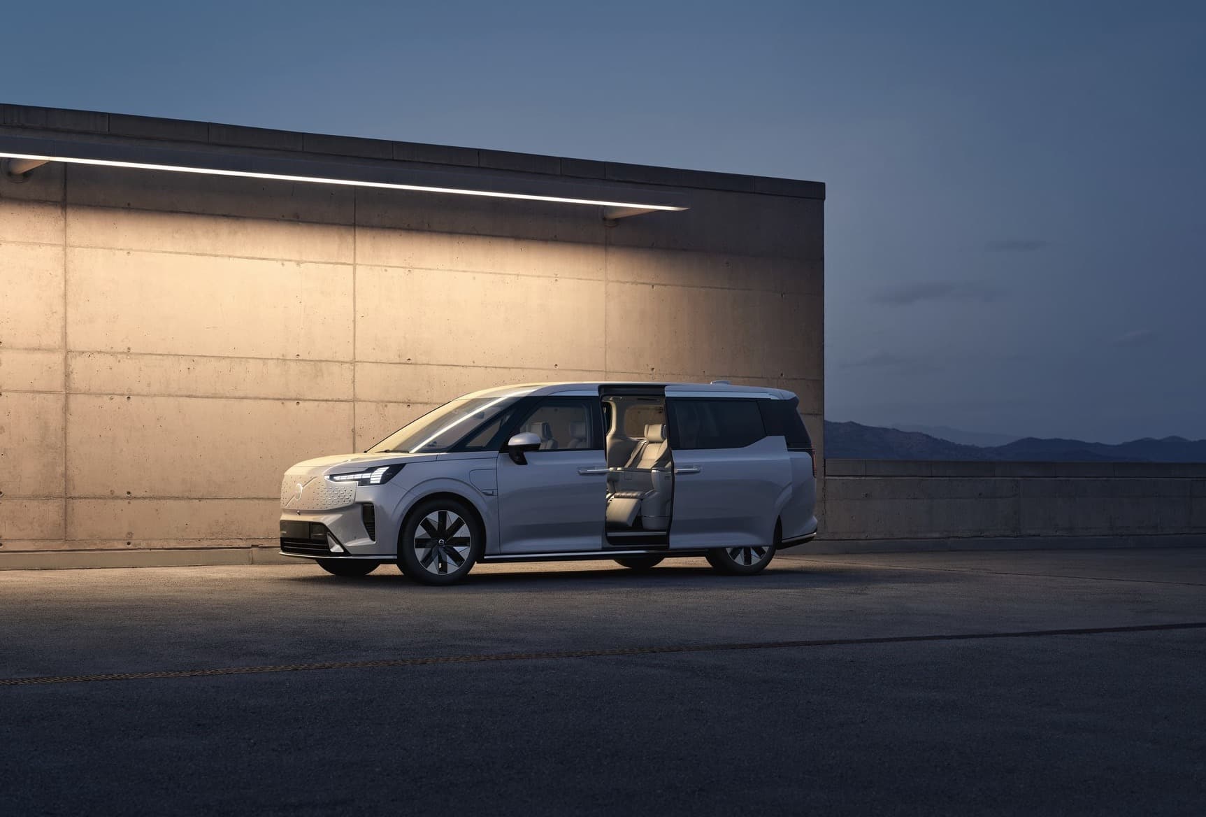 Volvo EM90 Electric Minivan: Luxury And Sustainability