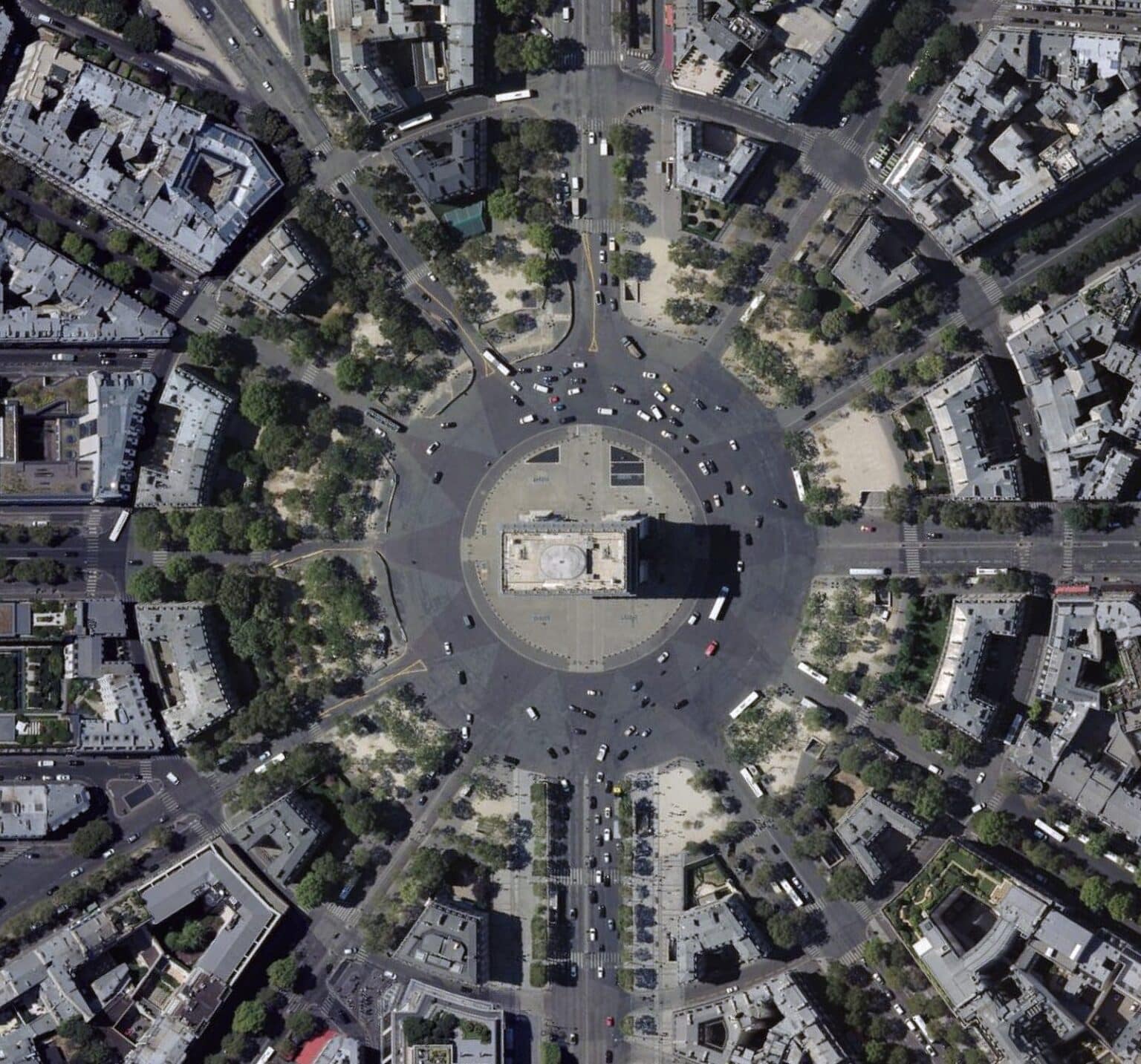 Tesla’s FSD Conquers Arc De Triomphe Roundabout In Paris With Precision