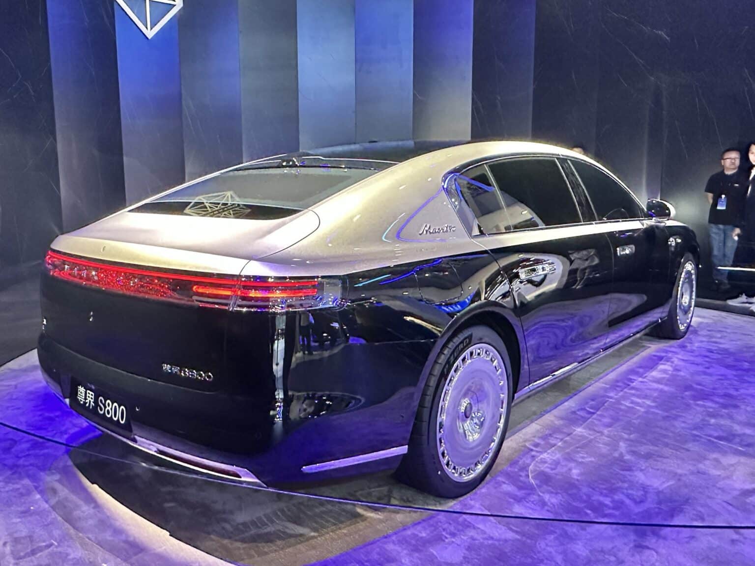 Huawei Launches $141,000 Maextro S800 EV To Redefine China’s Luxury ...