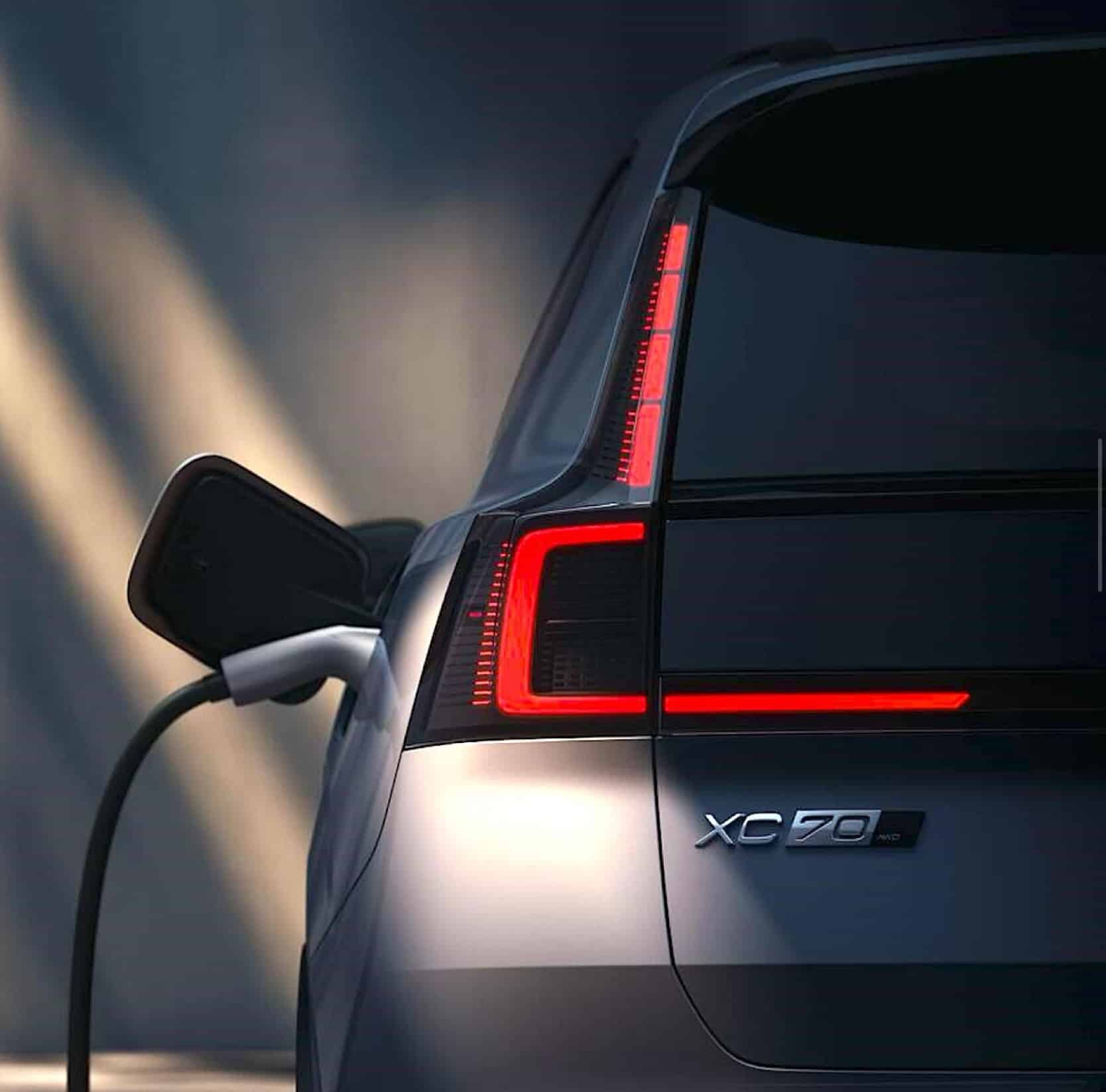 Volvo Unveils 2026 XC70 PHEV With 125-Mile Electric Range For EV Enthusiasts
