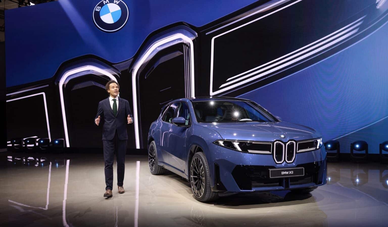 BMW Unveils IX3 With Game-Changing 400 KW Charging At Japan Mobility ...